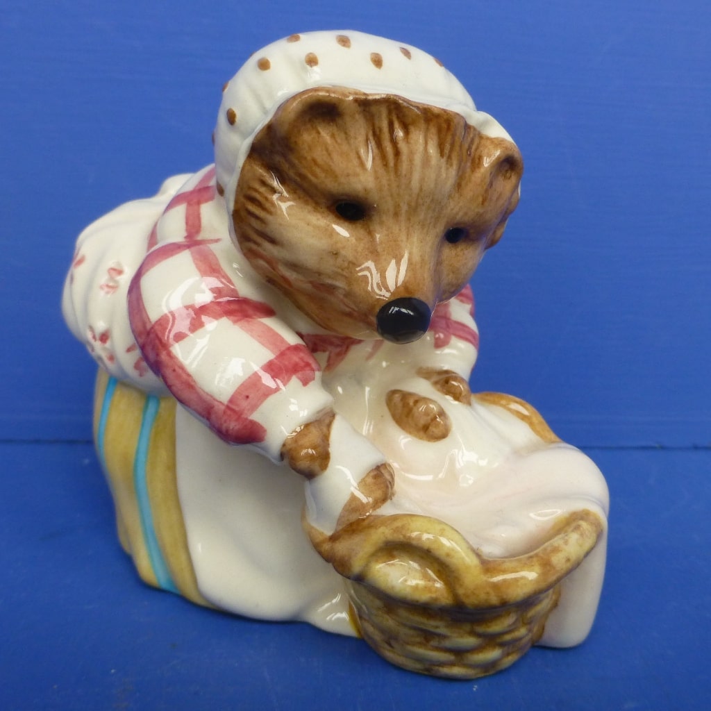 Beswick Beatrix Potter Figurine - Mrs Tiggywinkle Washing (Rare Backst ...