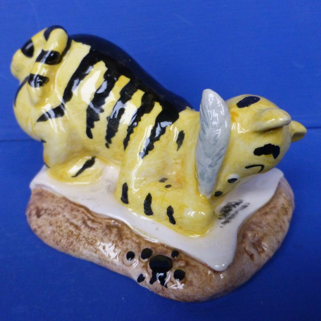 Royal Doulton Winnie The Pooh Figurine Tigger Signs The Rissolution WP ...
