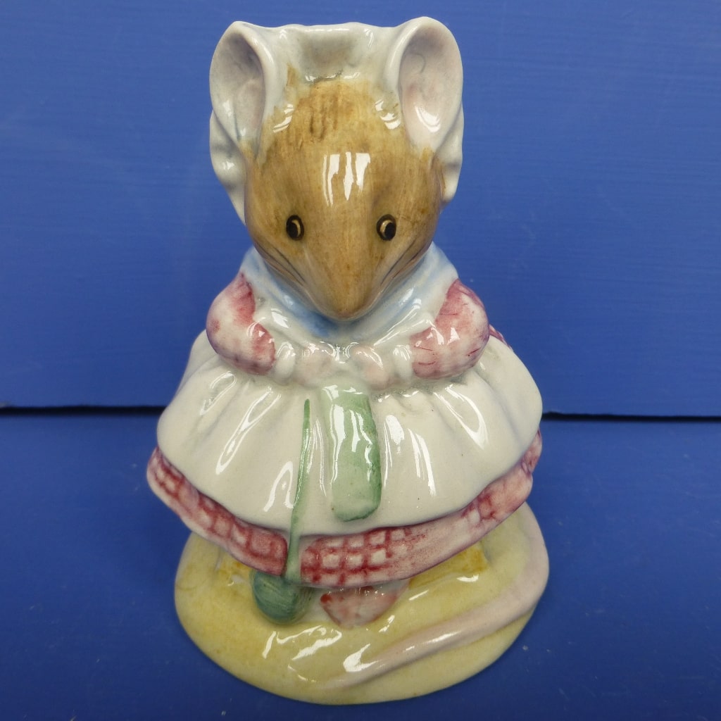 Beswick Beatrix Potter Figurine - The Old Woman Who Lived In a Shoe Kn ...