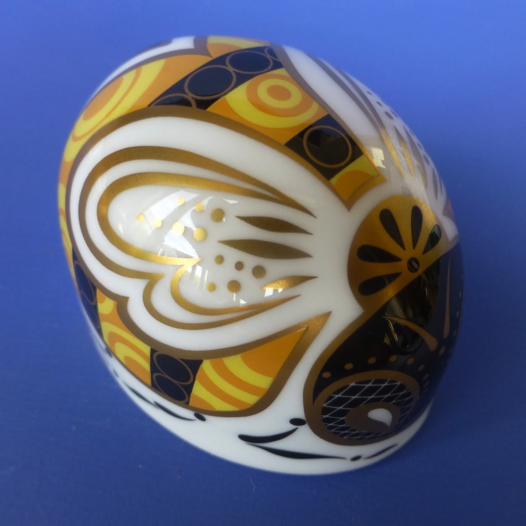 Royal Crown Derby Paperweight - Bumble Bee – Peak Antiques and Collectables
